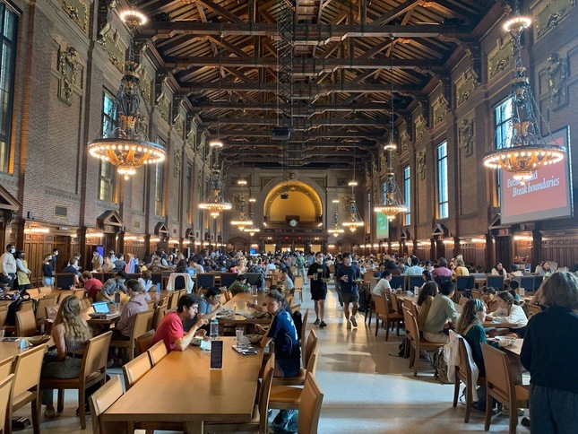 Commons is back | Daily Snap | Yale Alumni Magazine